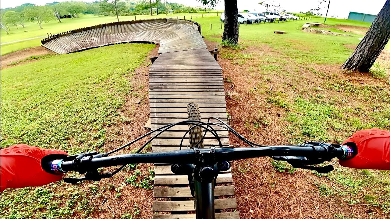 Mackay mountain biking Rowallan park - YouTube