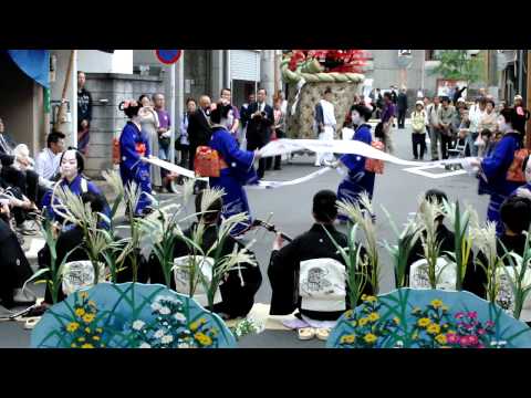 Traditionele dans in de straten van Nagasaki, Japan (1)