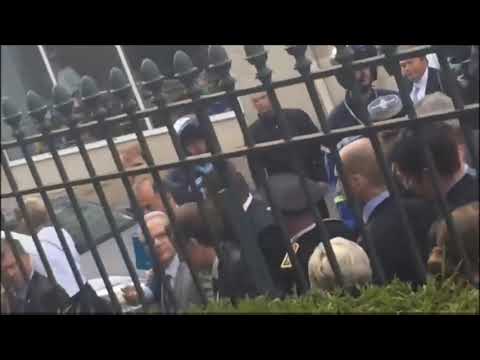 On voit bien que c'est une princesse ! [ Emmanuel Macron ]