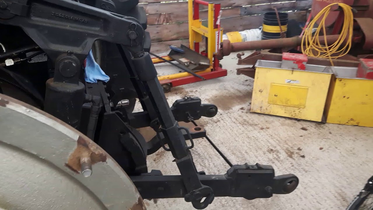 Back working on Agco Allis 9435 tractor - YouTube