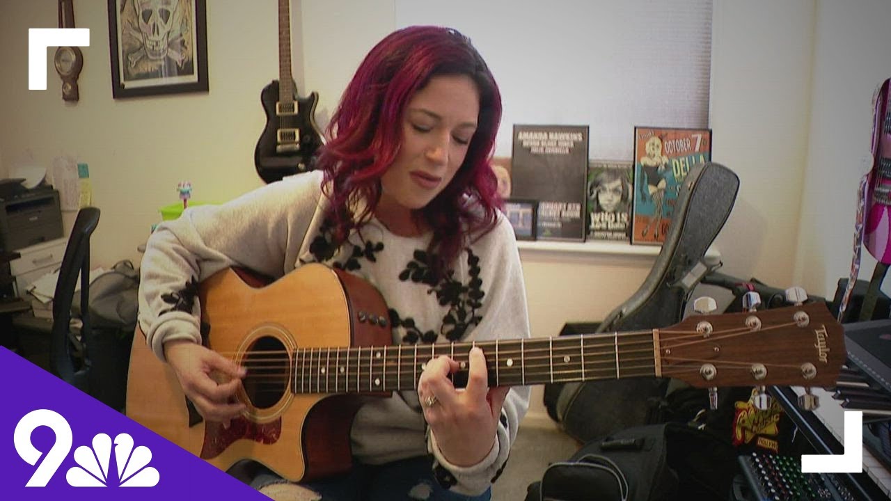 Avs welcomes new national anthem singer, Amanda Hawkins - YouTube