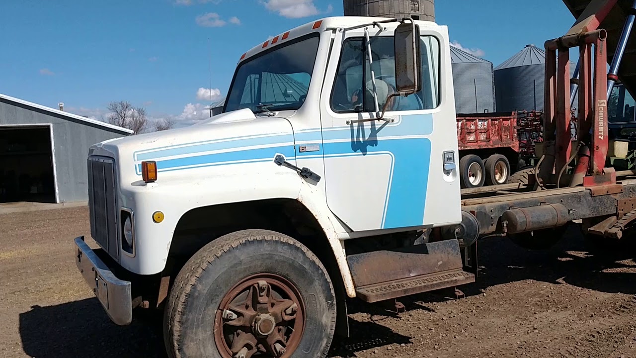 Lot 40 IH 1980 Truck. Hofer Loewen Farms Online Only Auction Carpenter ...