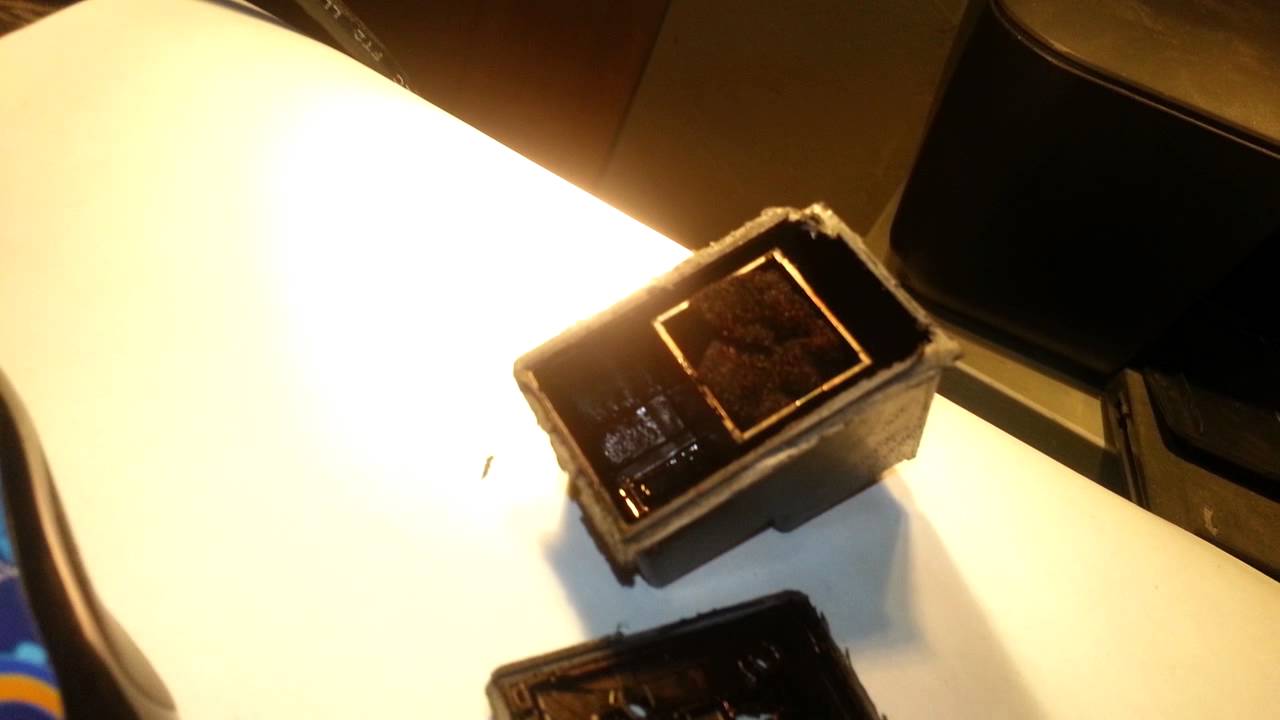Inside of HP 61 black ink cartridge - YouTube