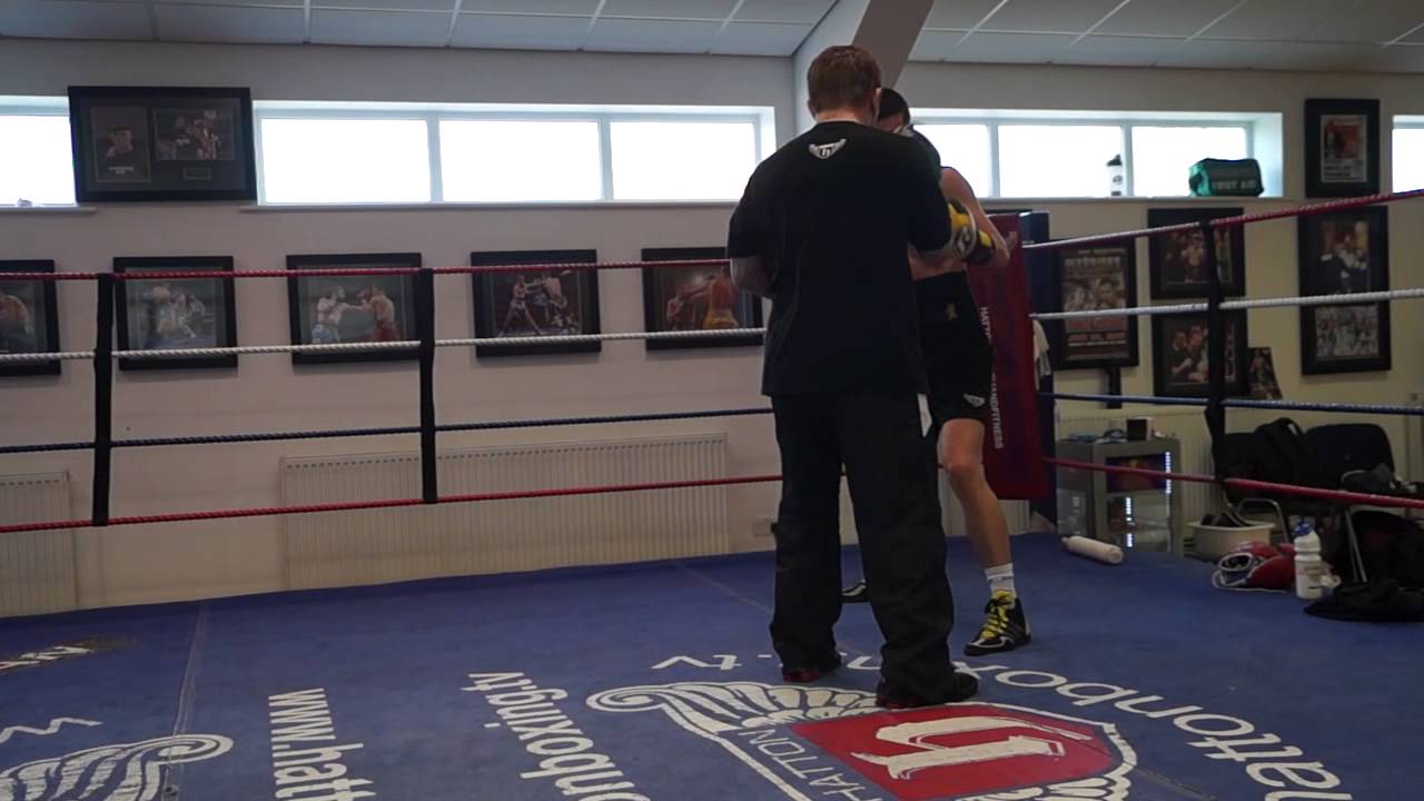 Sonny Upton on the pads with Ricky Hatton - YouTube