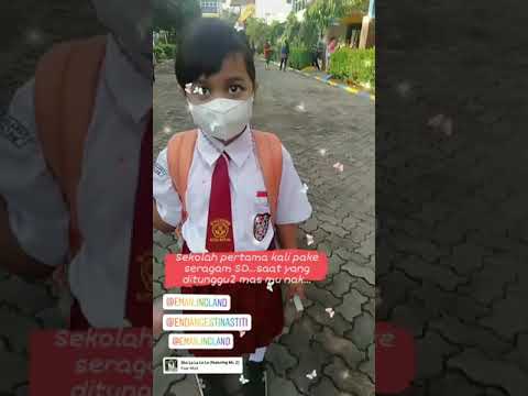 Ega dan seragam SD nya...(2)