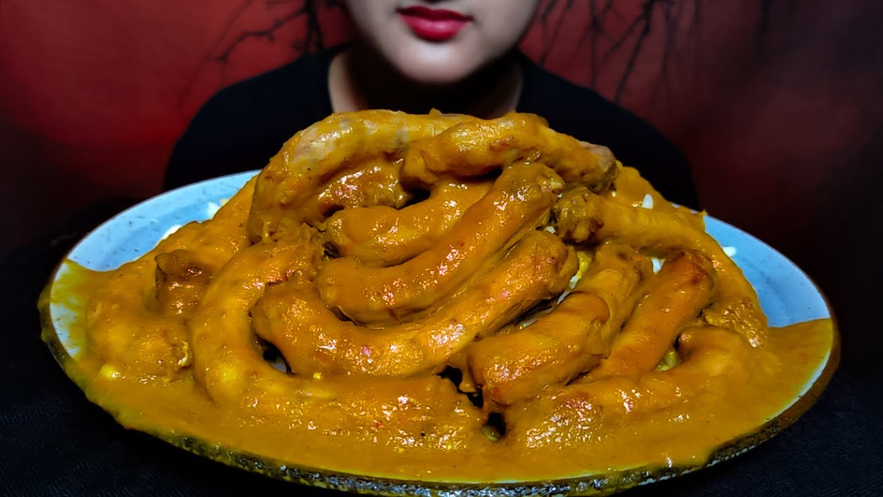 Eating Spicy Chicken Neck Curry With Rice | Ripa Eats - YouTube