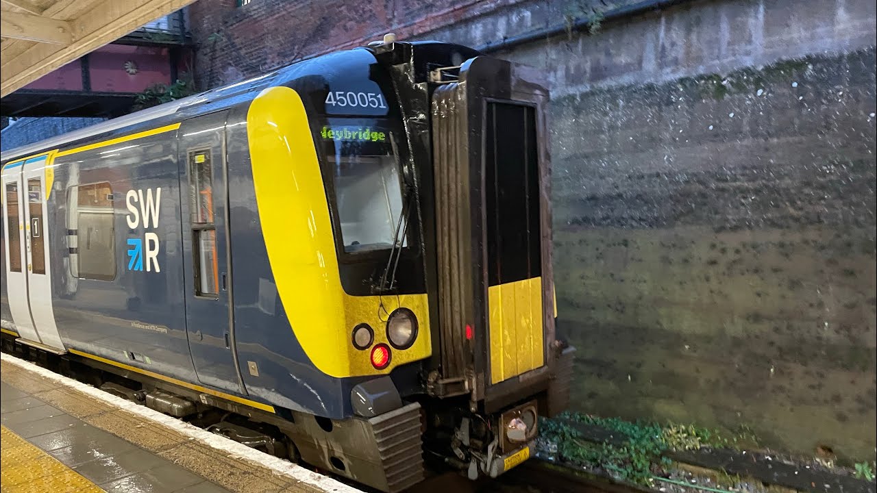 Full Train Journey on SWR Class 450 Desiro from Weybridge to London ...