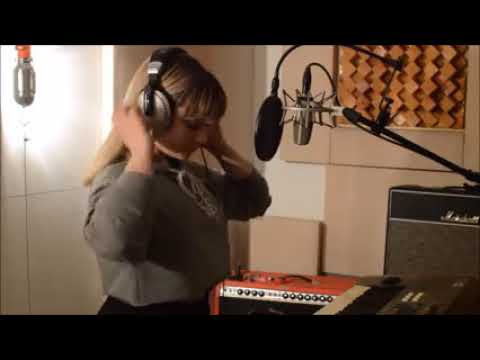 Ειμαι Ενας Αλλος - YouTube