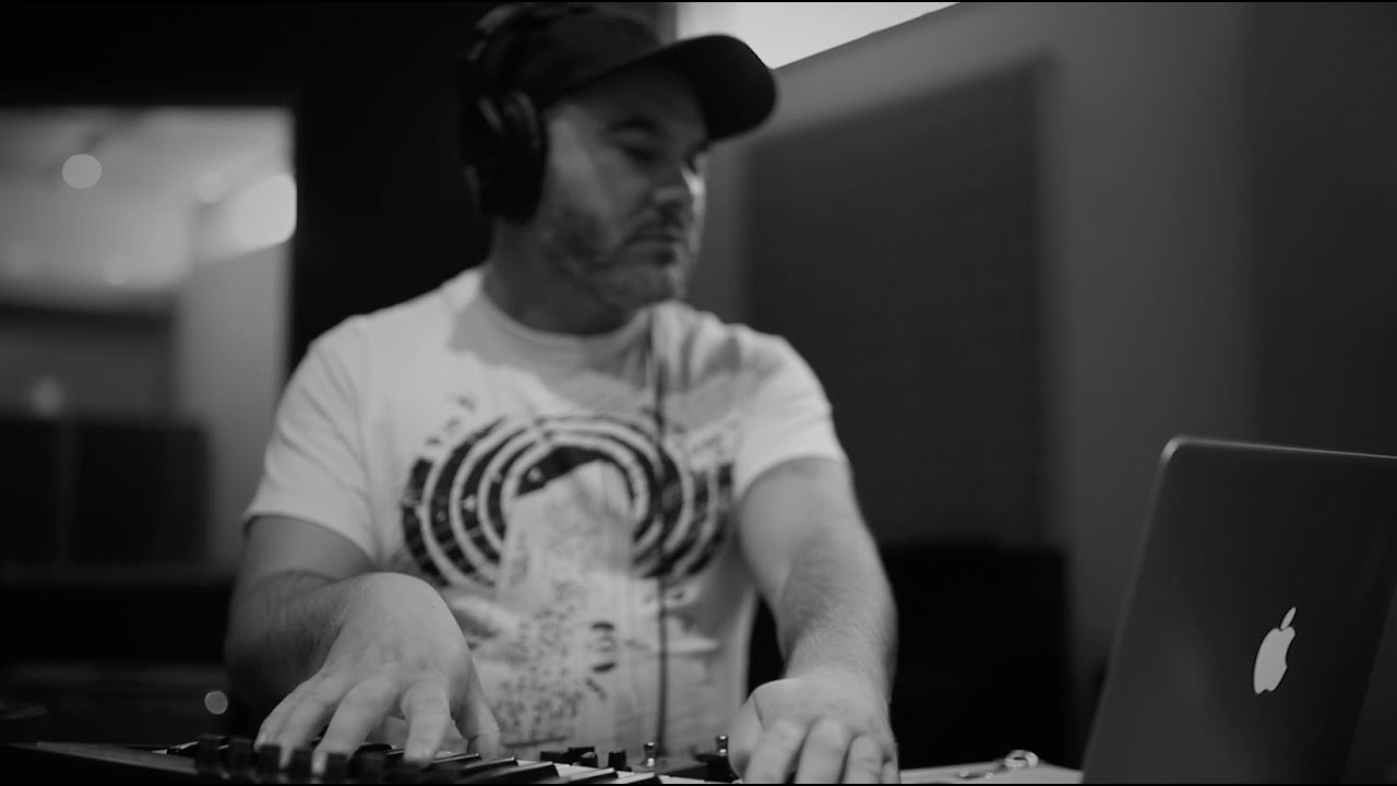 Saleeha - Gone Beyond (Performed at Head Gap) - YouTube