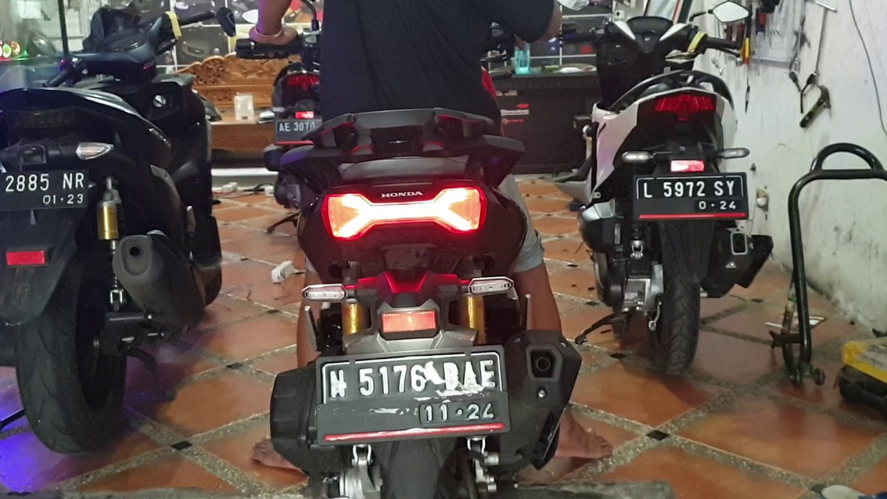 Custom lampu rem adv 3in1 running - YouTube