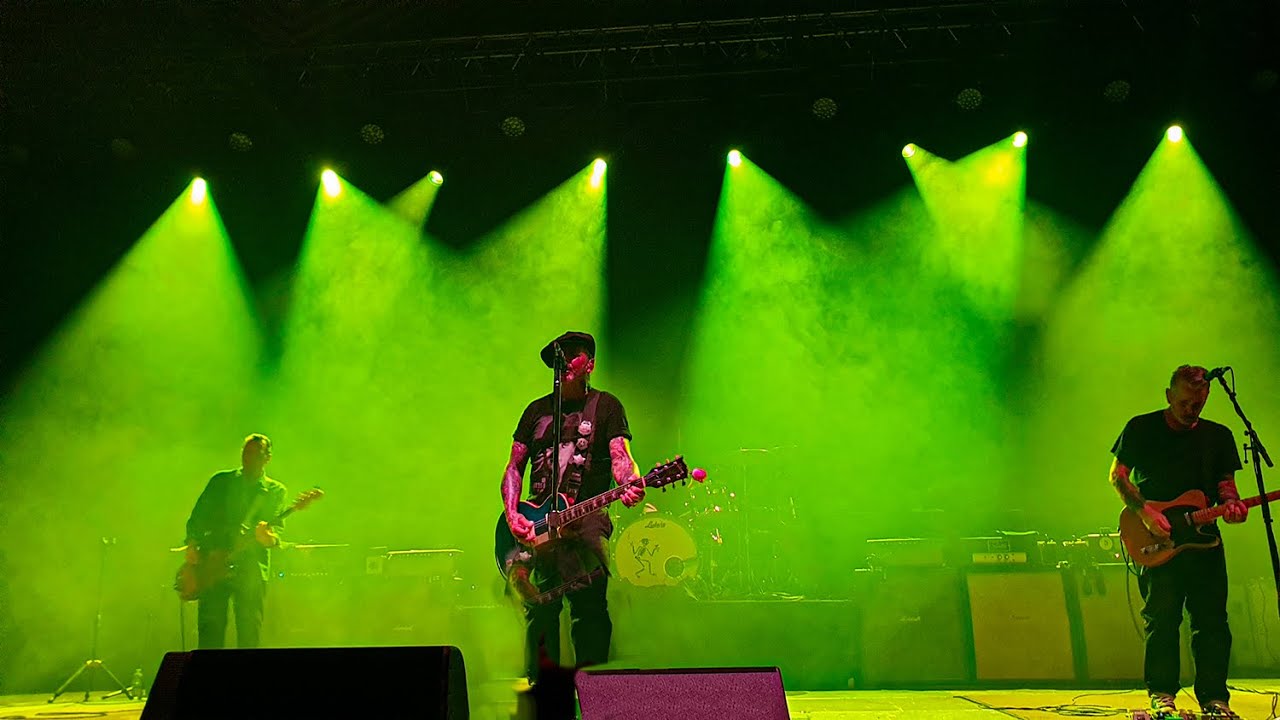 Social Distortion - Machine gun blues, live 4k Berlin 2022 - YouTube