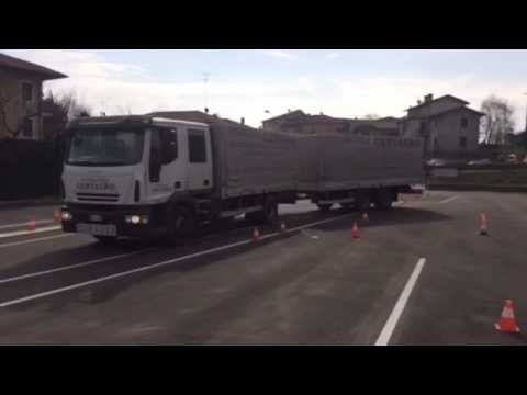 Manovra di retromarcia a S con l'Autotreno CE nel Campo Scuola di ...