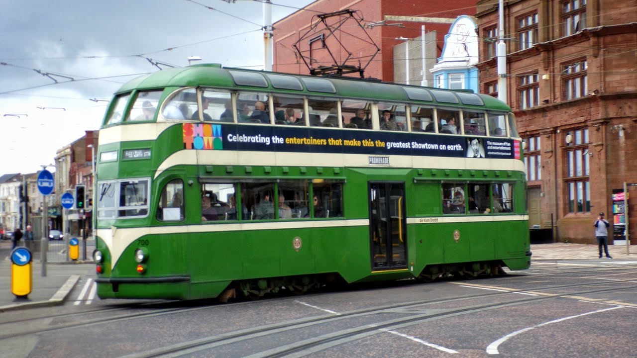 Blackpool trams, June 15th 2024, with Balloon 700 along Talbot Road ...
