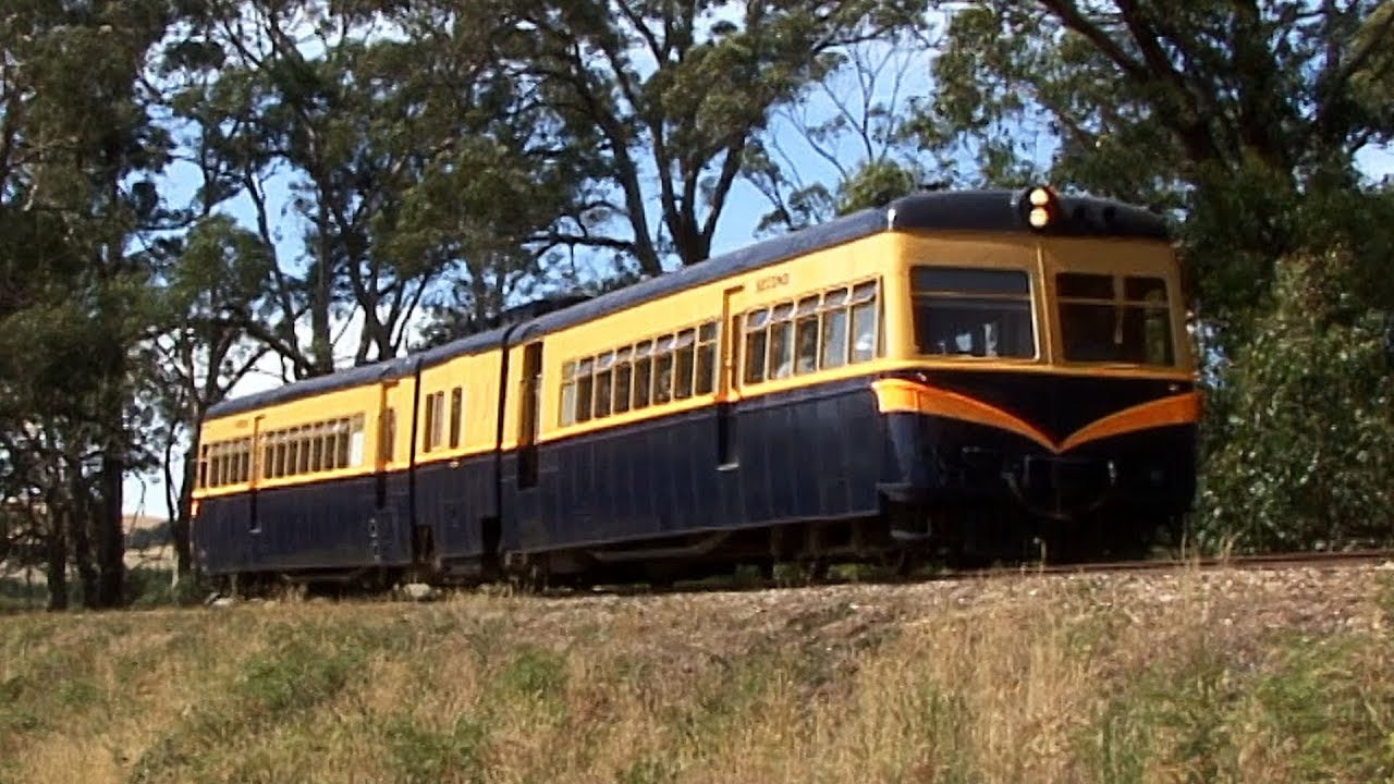 Diesel Rail Motors in the Spa Country: Australian Trains - YouTube