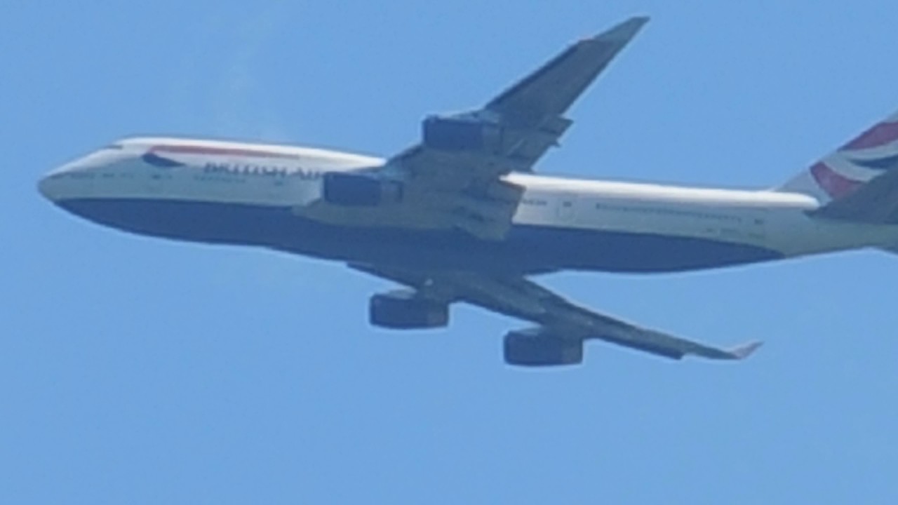 Boeing 747 Flyby (British Airways Flight 217) - YouTube