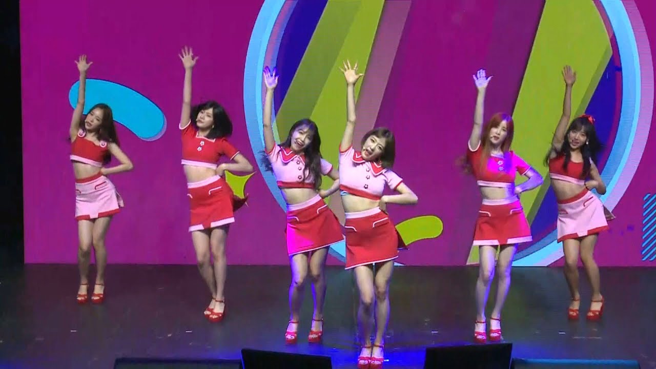 Apink(에이핑크) 'FIVE' Showcase Stage (Pink UP, 쇼케이스) - YouTube