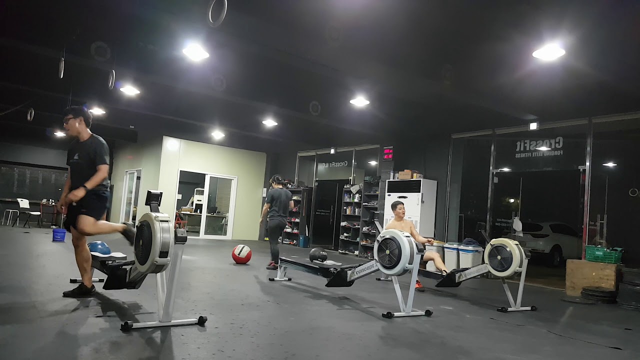 Roger's CrossFit WOD - Row / Wallball shot - YouTube