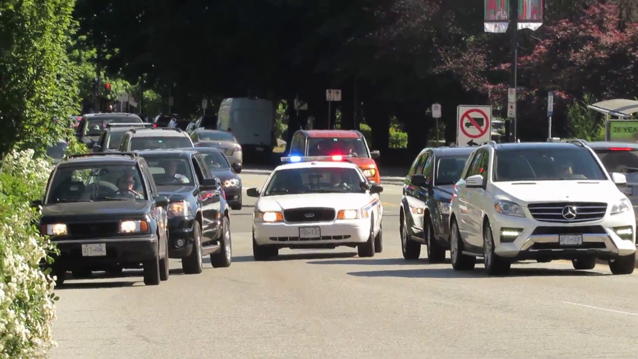 North Vancouver RCMP Responding Code 3. - YouTube
