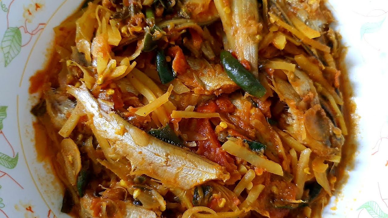 বাতাসী মাছের ঝাল চচ্চড়ি রেসিপি | Batashi Fish curry| Bangladeshi Fish ...