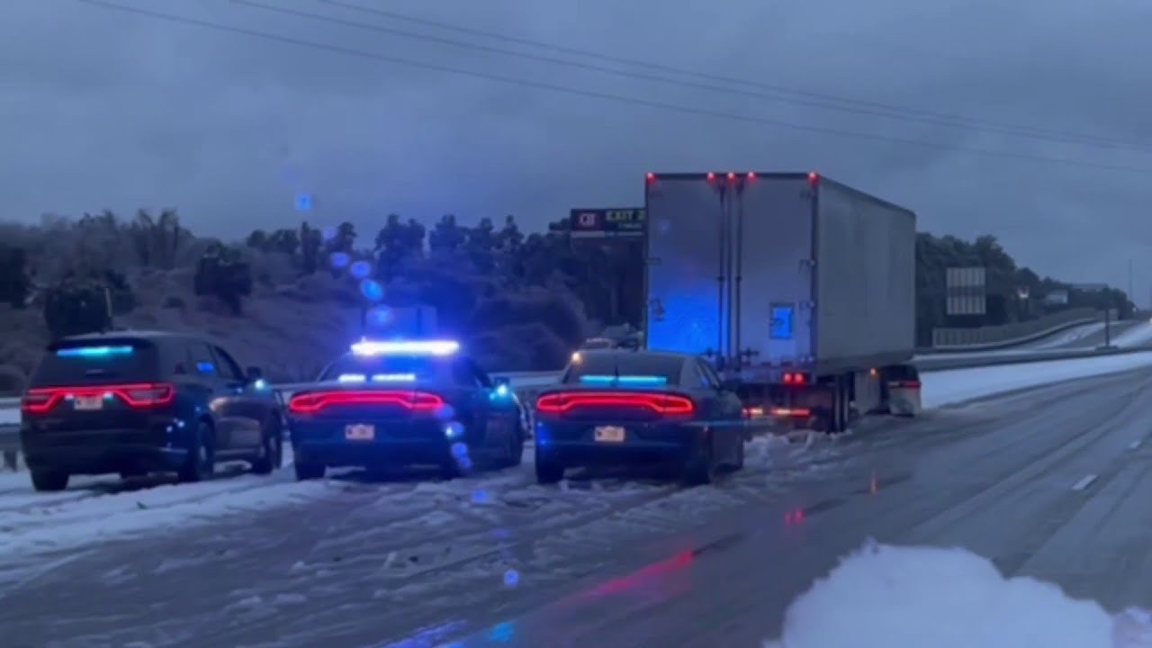 Tractor-trailers get stuck on Interstate 95 in Brunswick - YouTube