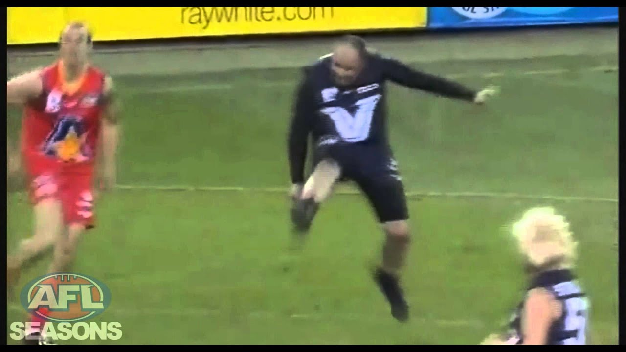 Craig Hutchinson Amazing Goal - E.J Whitten Legends Game 2011 - YouTube