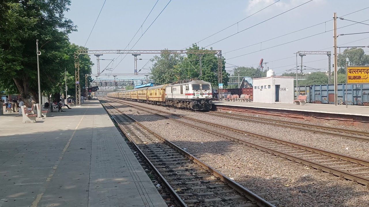 H.Nizamuddin-Bhagalpur Express Ballabhgarh // Indian Railways // All ...
