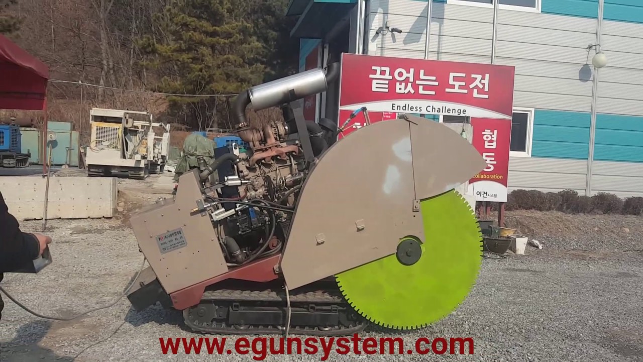 Road saw. Robot. Remote control - YouTube