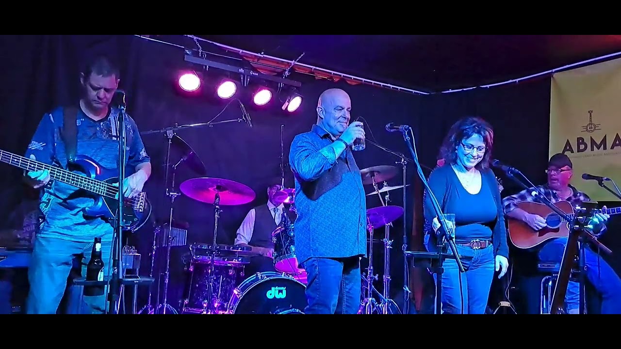 37.(Un Verre Sur La Table) Maurice Belliveau At The Paysan Fri Oct 25th ...