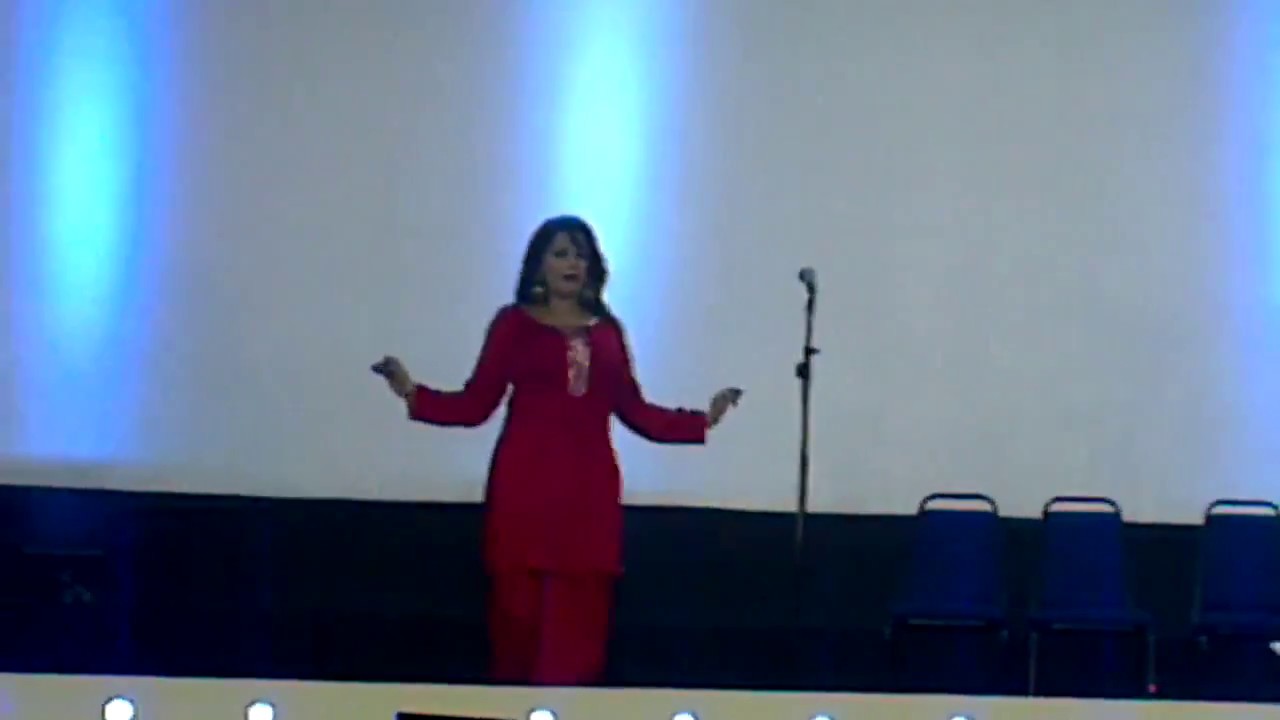 Zara akber hot mujra - YouTube