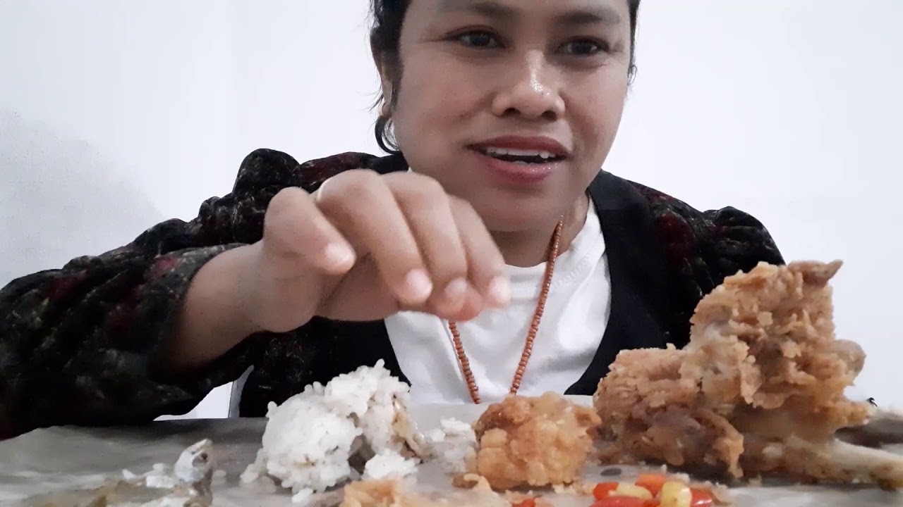 MUKBANG ayam goreng spesial - YouTube