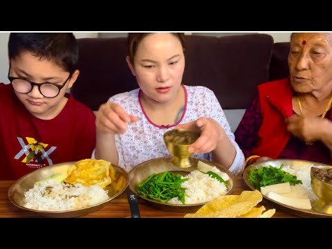 Buff Bhutun rakti soup,farsi ra latte ko saag, rice mukbang - YouTube