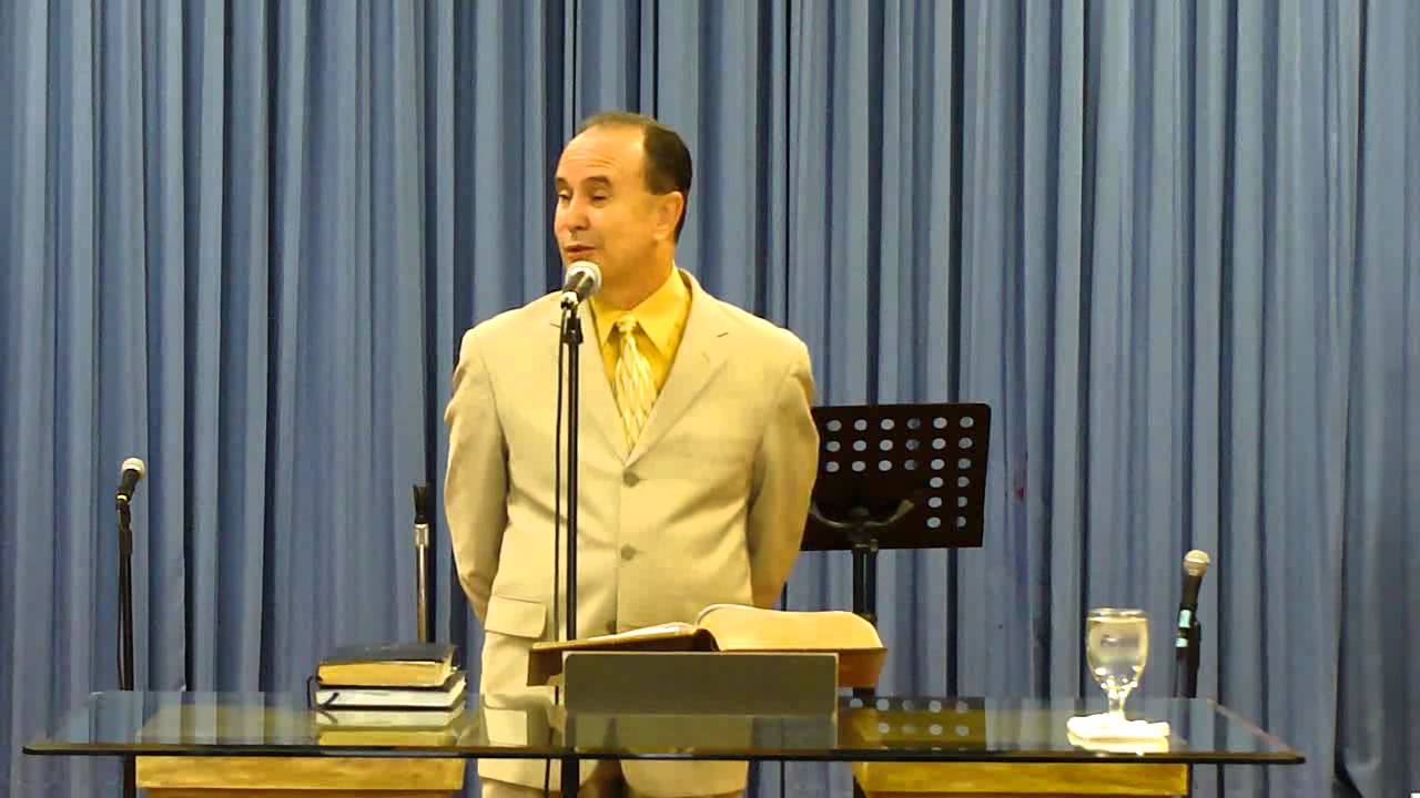 Pastor Moises Roman y Grupo Coral IEMS - YouTube