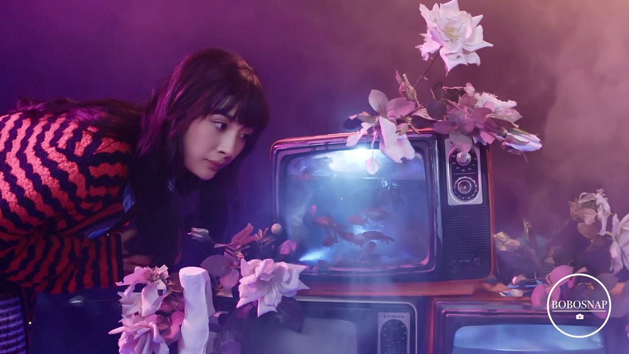 【BOBO SNAP】2018 杨幂齐刘海造型拍大片首秀 - YouTube