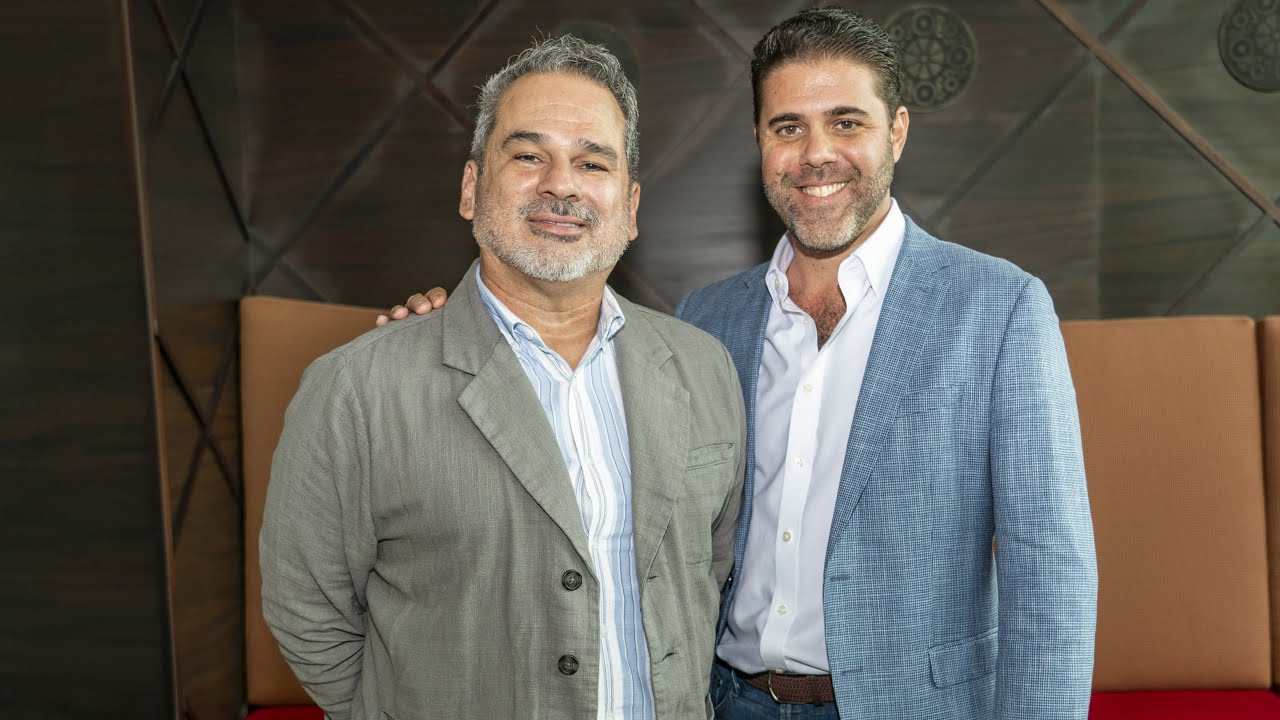 El presidente de Univisión Ignacio Meyer y Senior VP de Mercadeo de ...