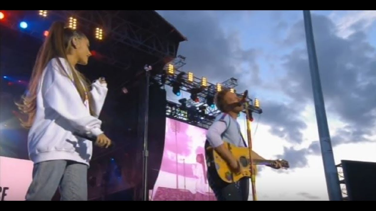 Coldplay & Ariana Grande - Don't Look Back In Anger (1 ♥ Manchester ...