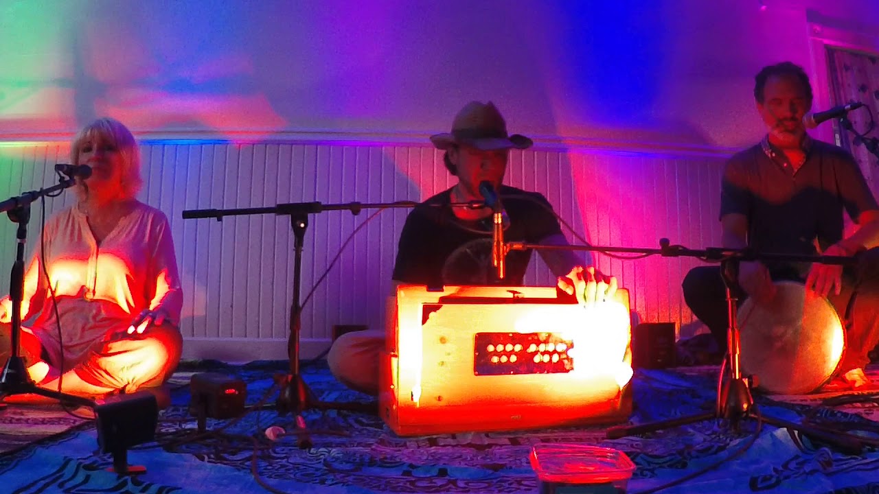 Ryan Hader Kirtan - Ganesha Sharanam @ Pink House Studio - YouTube