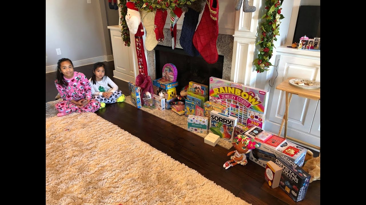 Christmas Morning 2017 - Opening Presents - YouTube