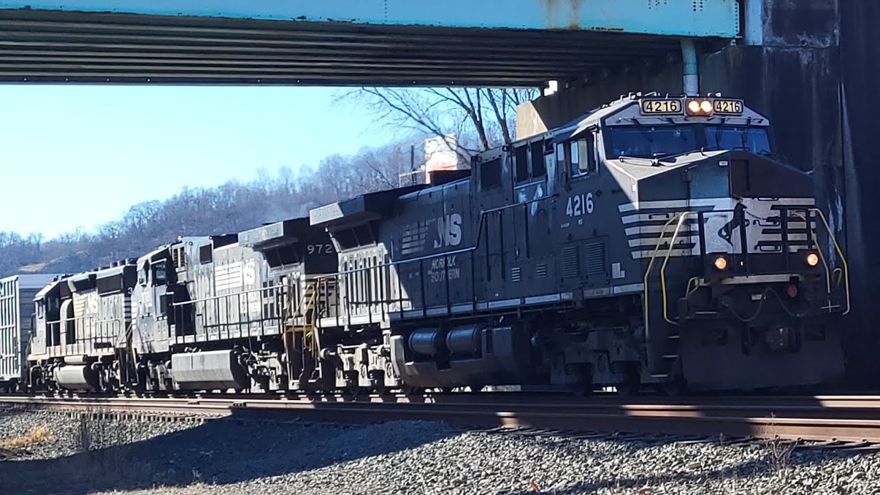 NS 4216 Leads 10G w/ ex-CEFX SD40-2 Trailing & ex-CEFX AC4400CW on DPU Through Tarentum, PA | 2 ...