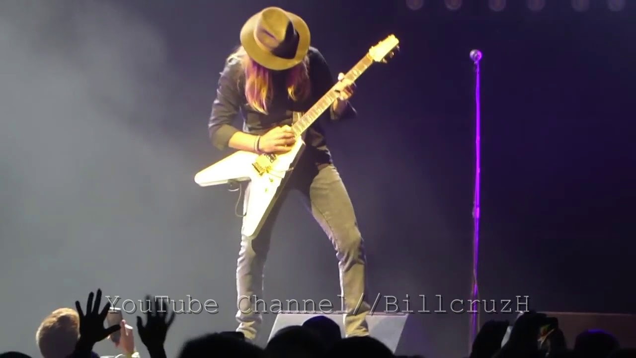 C.C. DeVille (Poison) - Live Guitar Solo #update 2017 - YouTube