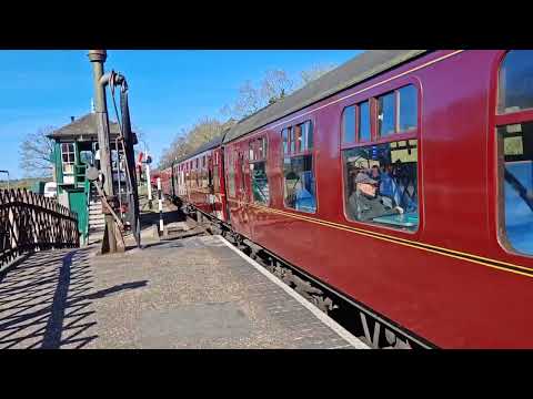 BR Class 37 D6732 thrashing out of Holt, North Norfolk Railway, 6/4/25 ...