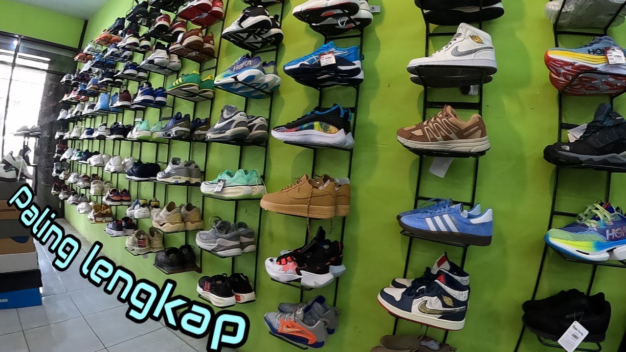 Toko sepatu branded paling lengkap di cileungsi bogor - YouTube