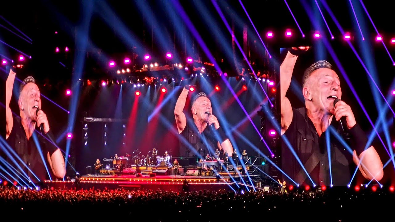 Bruce Springsteen - The Promised Land + Out in the Street, Paris La ...