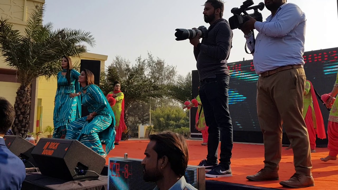 NonStop Bhangra Performance Model Riya & Raj with team Munde Rudke De ...