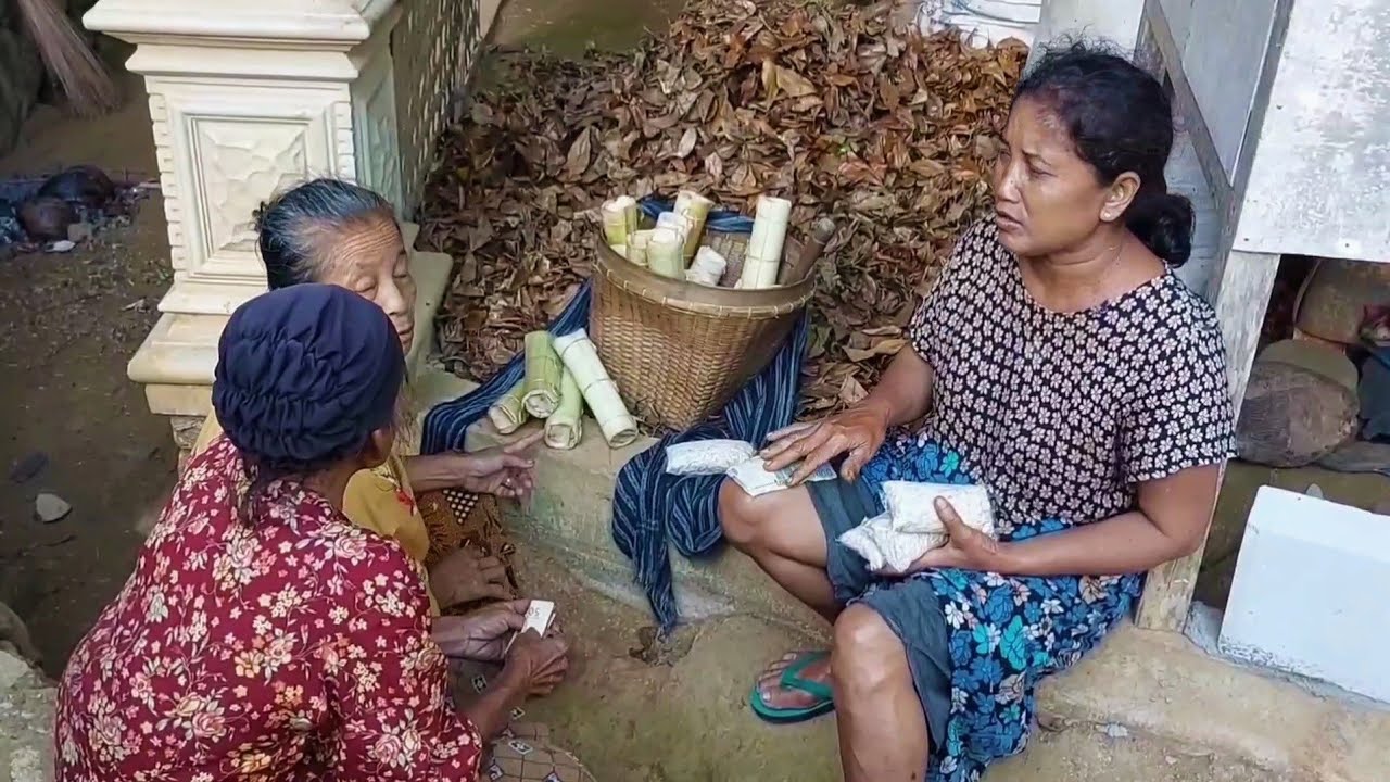 Aktivitas ibu - ibu di desa bila pagi tiba & tepat di hari pasaran ...