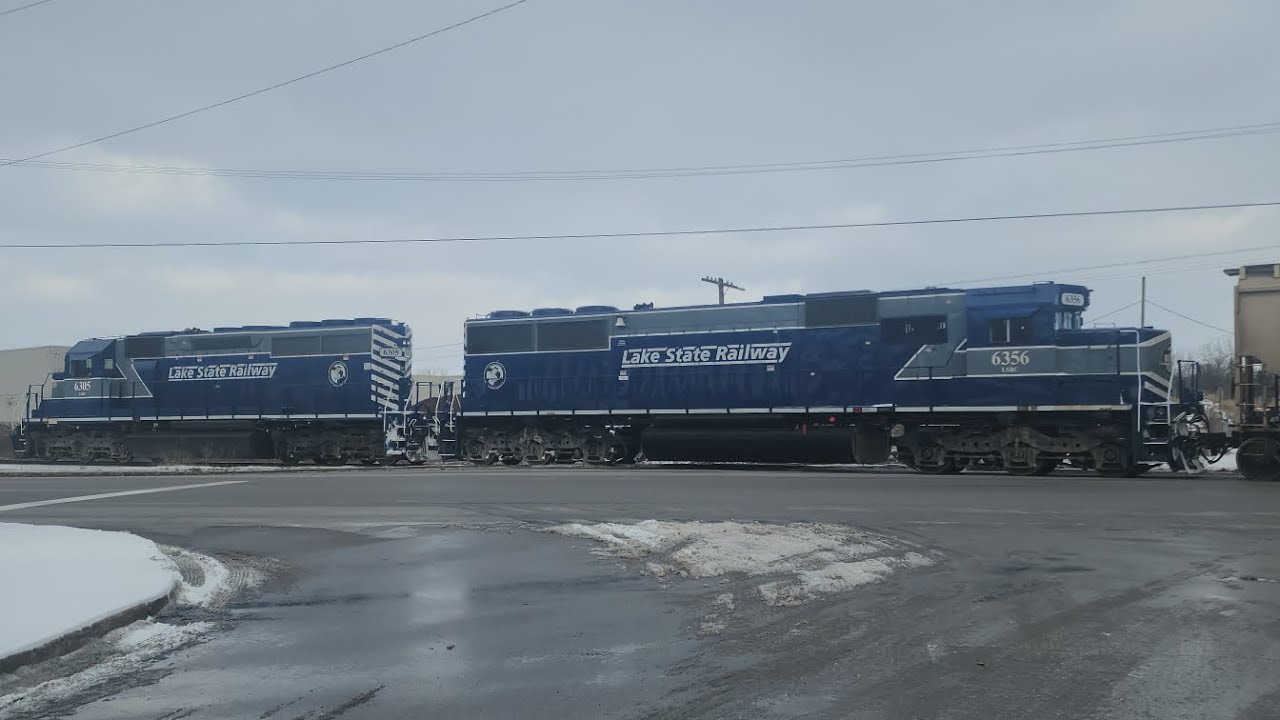 LSRC 6305 & LSRC 6356 Northbound Bridgeport Grain Freight - YouTube