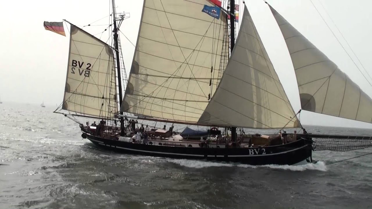 Traditionssegler RYVAR zur Hansesail in HD - YouTube