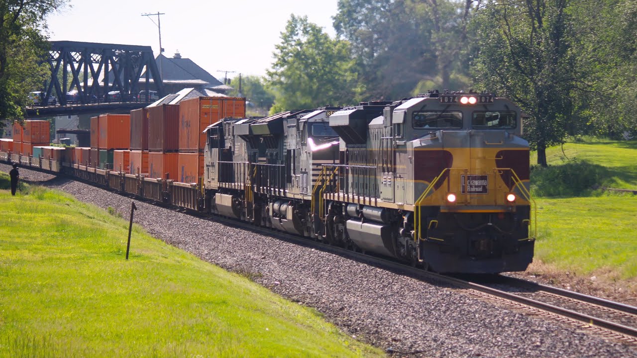 NS Lehigh Line Railfanning | 1074 LEADS 268!!! - YouTube