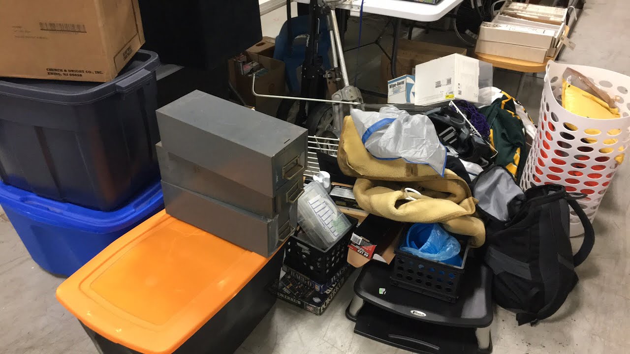 2/28/18 storage auction unboxing units 1 and 5 - YouTube