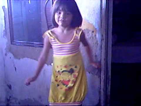 Leticia dançando Rebollation