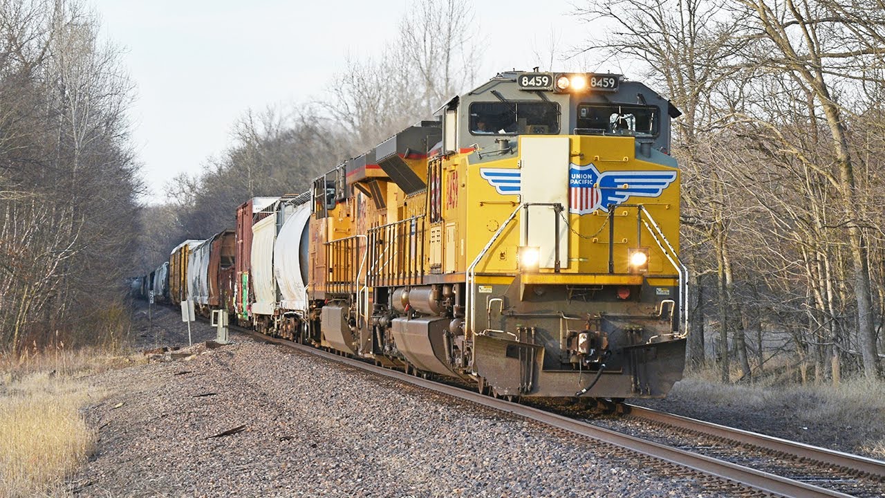 3/7/2021 - Union Pacific train MTTNL at Texico, IL - YouTube